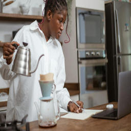 Explore rewarding freelance careers for homemakers